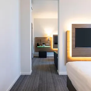 Moxy London Excel Hotel | UPDATED FOR 2026 | luxuryhotelslondon.net