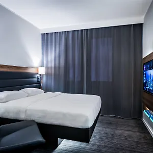 Moxy London Excel Hotel | UPDATED FOR 2026 | luxuryhotelslondon.net