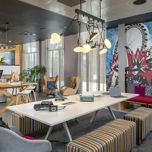 Moxy London Excel Hotel | UPDATED FOR 2026 | luxuryhotelslondon.net