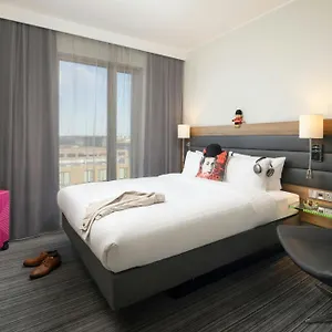 Moxy London Excel Hotel | UPDATED FOR 2026 | luxuryhotelslondon.net