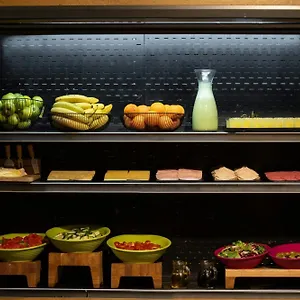 Moxy London Excel Hotel | UPDATED FOR 2026 | luxuryhotelslondon.net